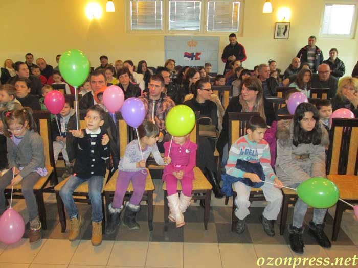 Ozonpress Božić Bata posetio Novu Srbiju - Ozonpress