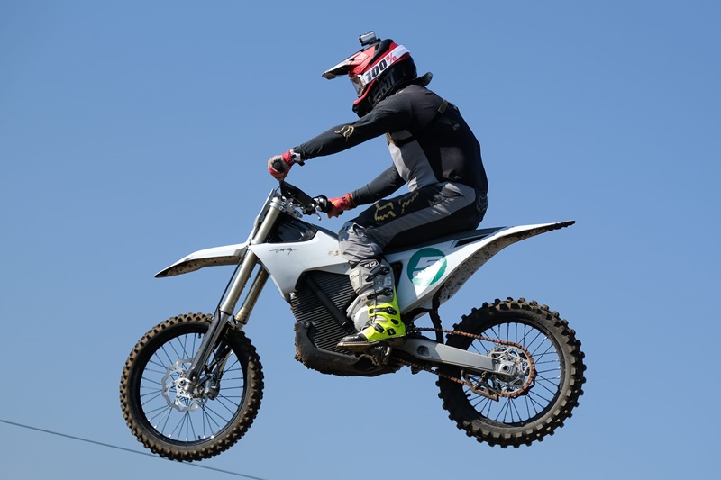 Ozonpress Održane moto trke u Kraljevu, čačanski klubovi uspešni ...