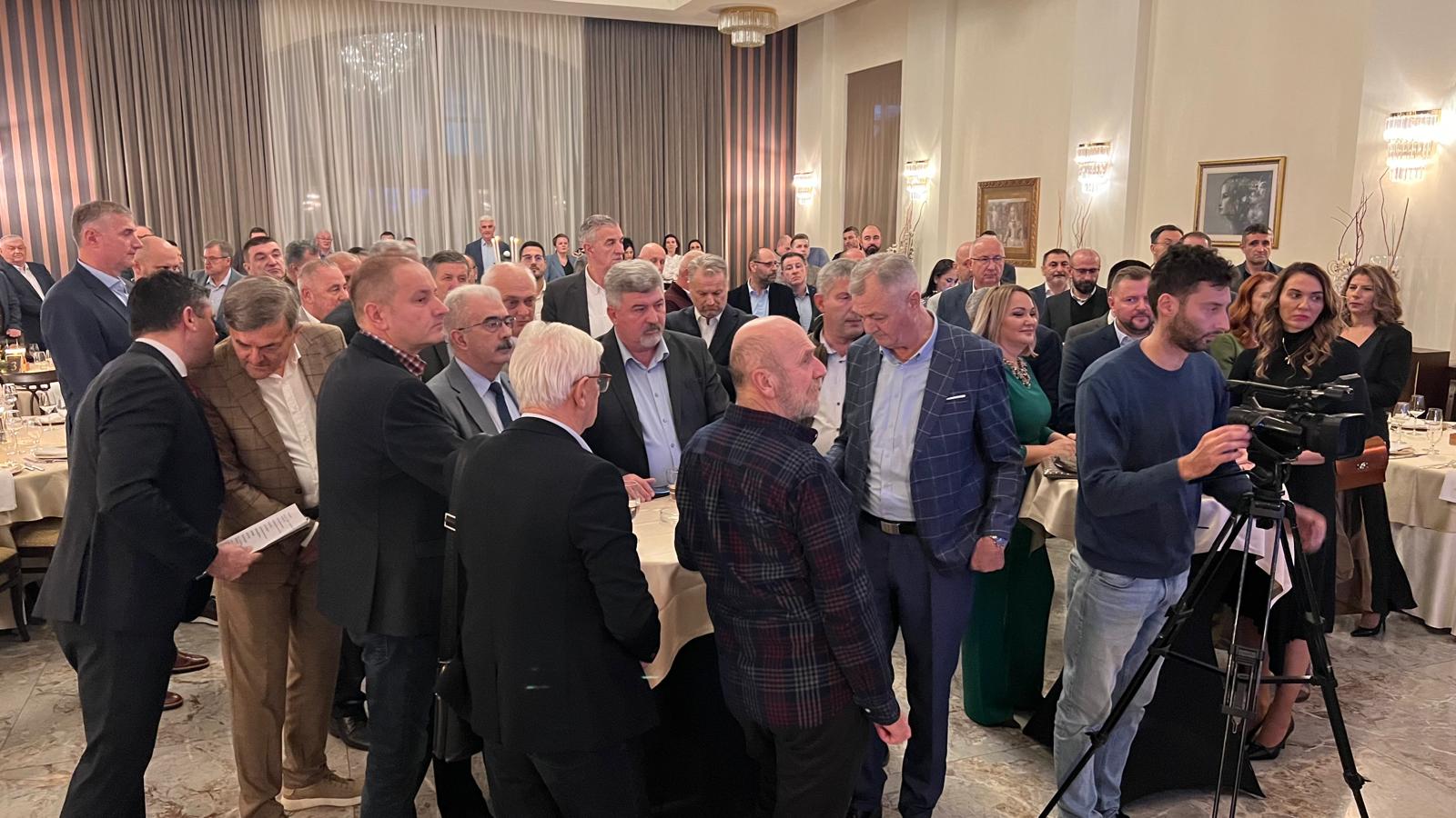 Ozonpress Privrednici složni u oceni: Godina za nama teška, verovatno i ...