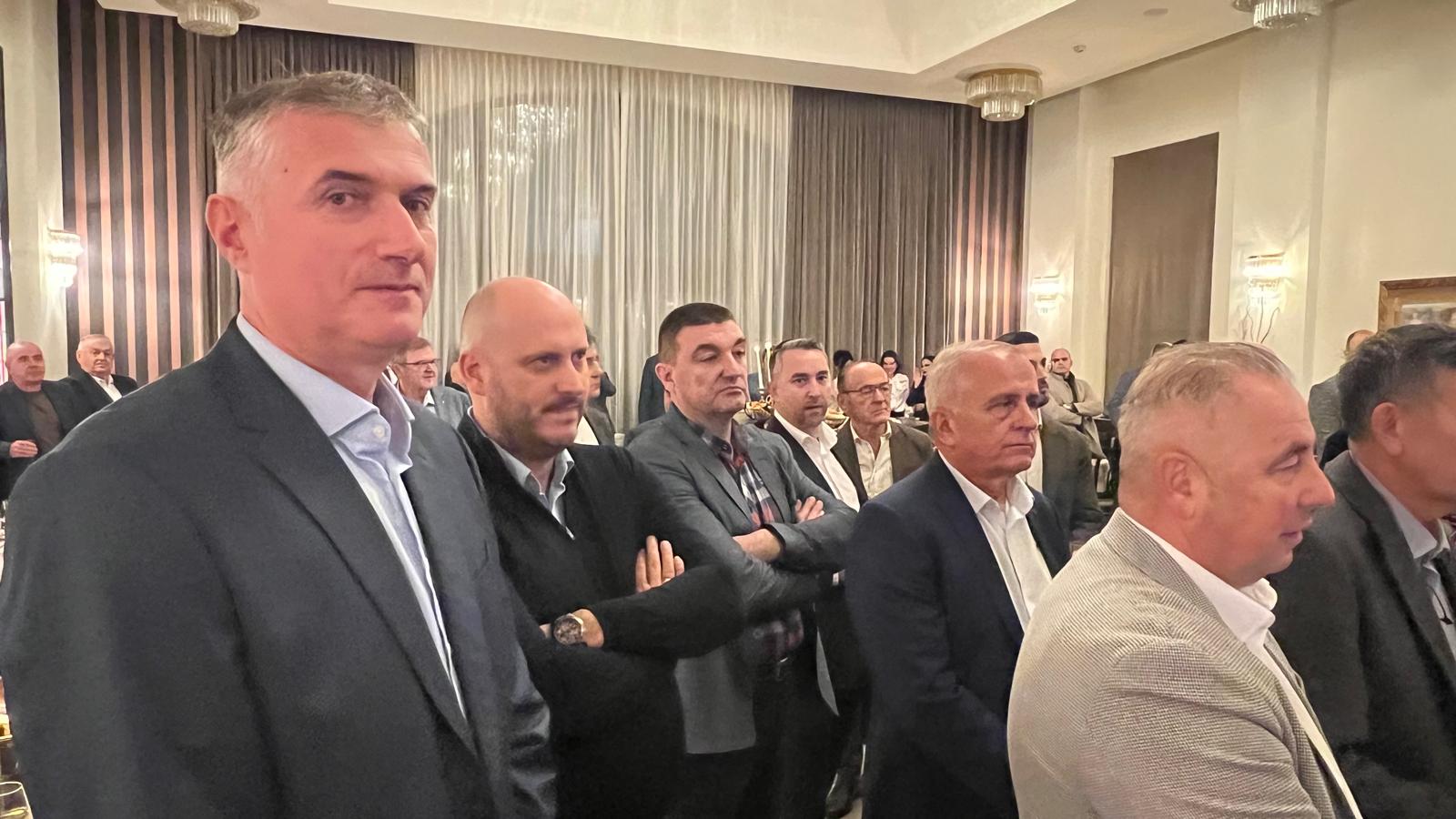 Ozonpress Privrednici složni u oceni: Godina za nama teška, verovatno i ...